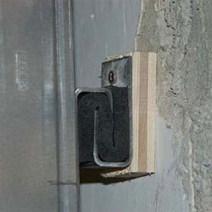 Anti-Buckling Resilient Partition Brace